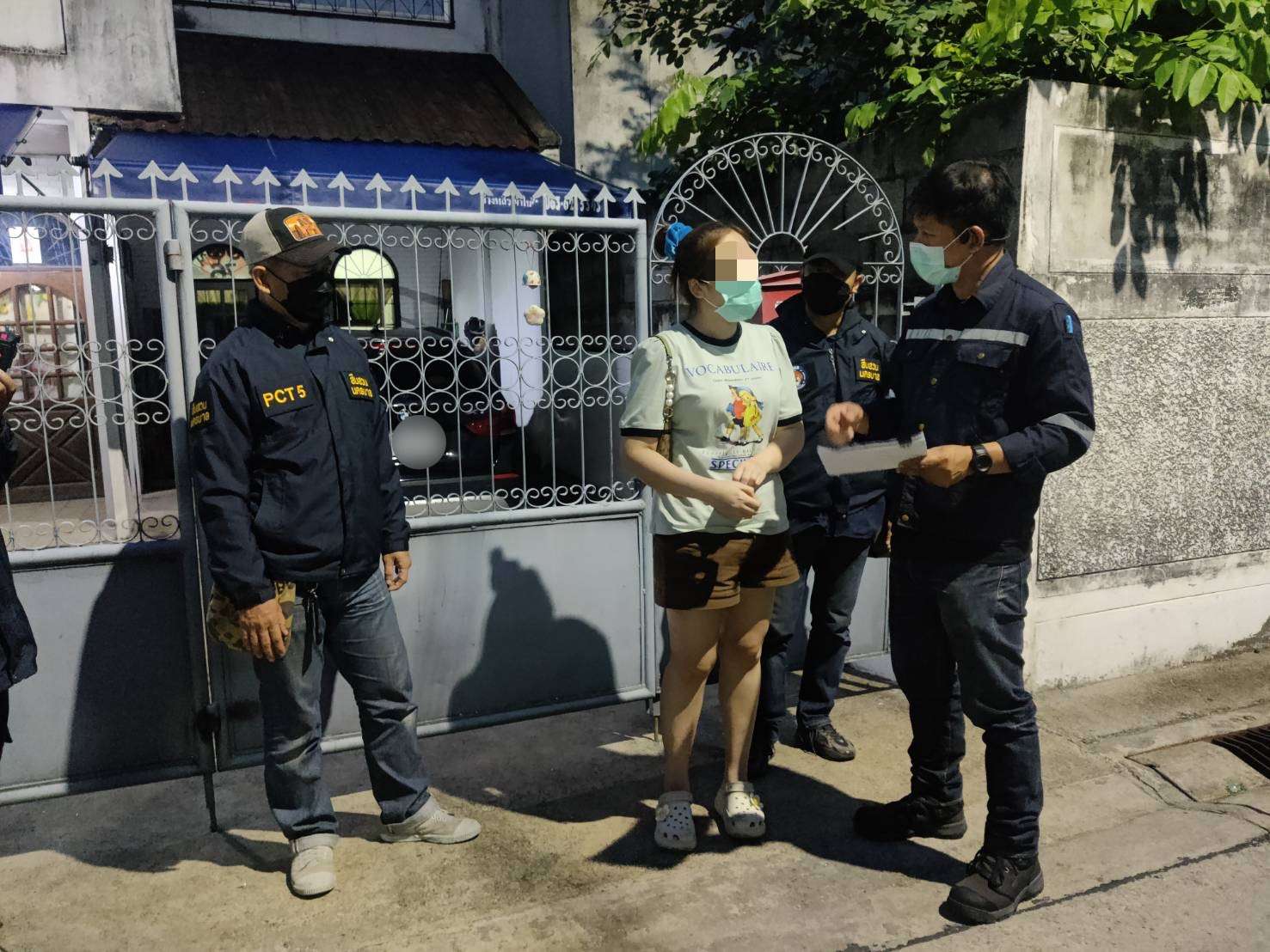 ฉลาดแกมโกง!!! สืบนครบาล ร่วม PCT5 จับกุม "แอปเปิ้ล จังหาร" มิจหัวใสสับขาหลอกบัญชีผู้บริสุทธิ์ ...