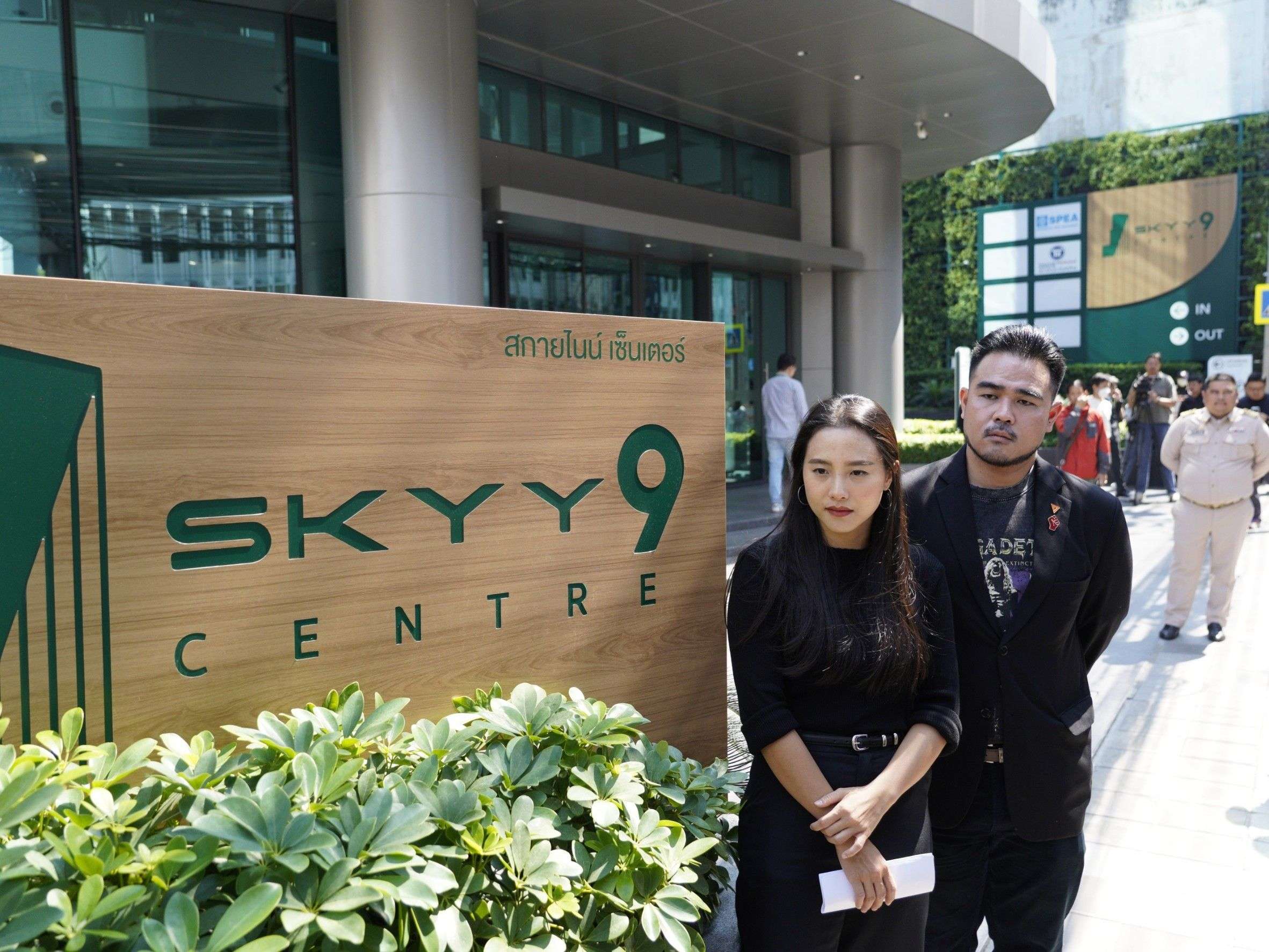 ฉาวไม่เลิก!! “รักชนก-สหัสวัต” แฉอีก ประกันสังคมจ่าย 7 พันล้านซื้อตึกราคา 3 พันล้านย่านพระราม 9 ...